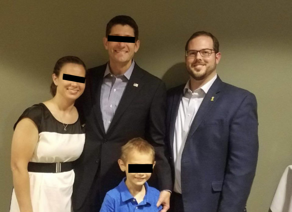 Cámara de seguridad captó a John Poulos metiendo un pesado equipaje en ...