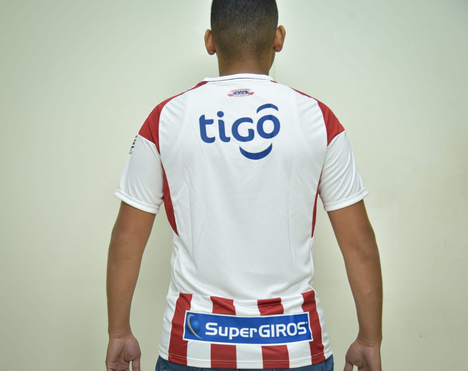 ¡Junior de Barranquilla presentó la nueva piel que lucirá el Tiburón en ...