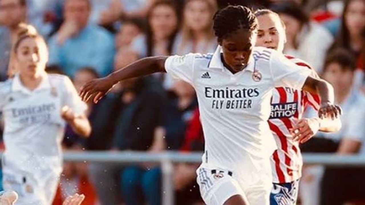 Linda Caiceo recibió en el derby madridista su primera titularidad ...