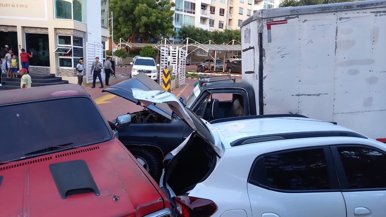 El Camión Se Quedó Sin Frenos Y Embistió A Varios Vehículos