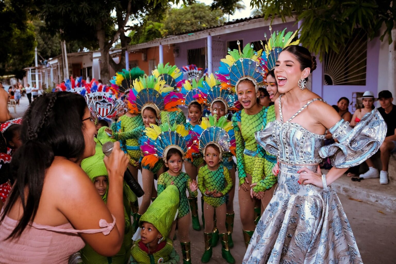 Al sonar de la flauta de millo, reina del Carnaval de la 44 izó su ...