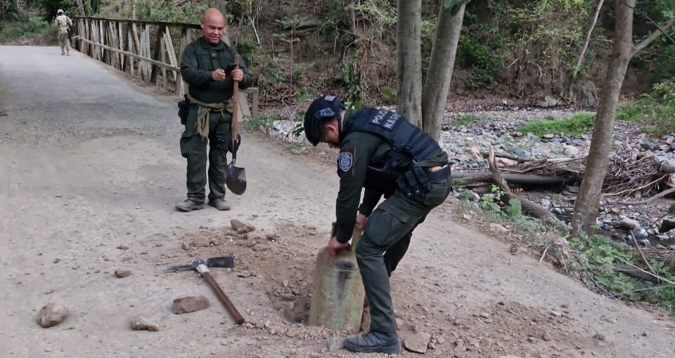 Logran neutralización y destrucción de dos artefactos explosivos en el ...
