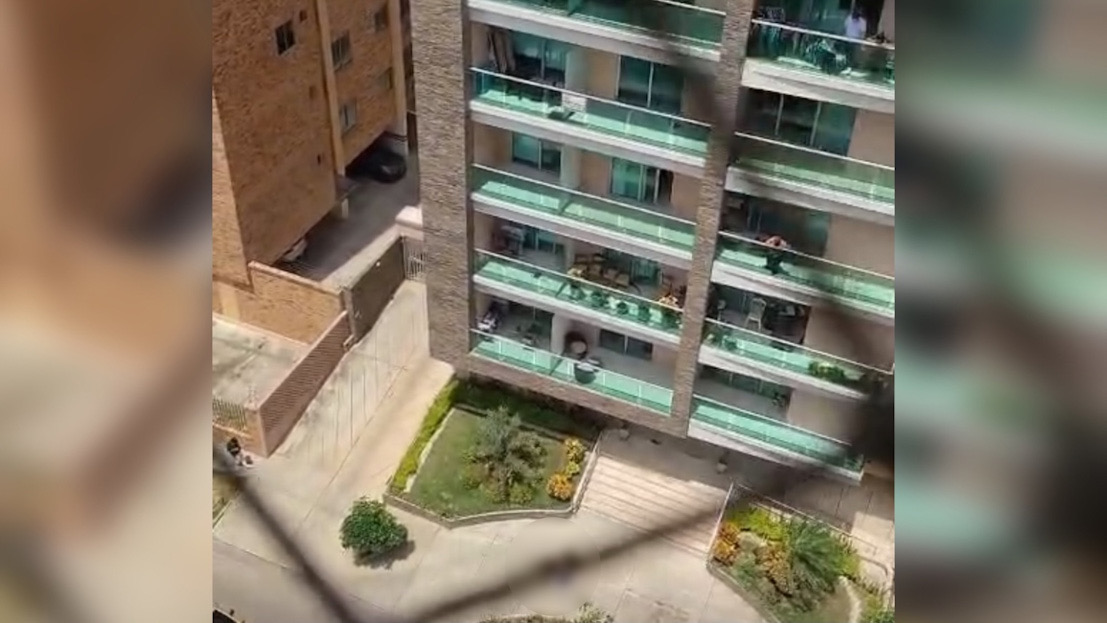 Muere una persona tras caer al vacío desde edificio en el barrio Altamira, en Barranquilla ...