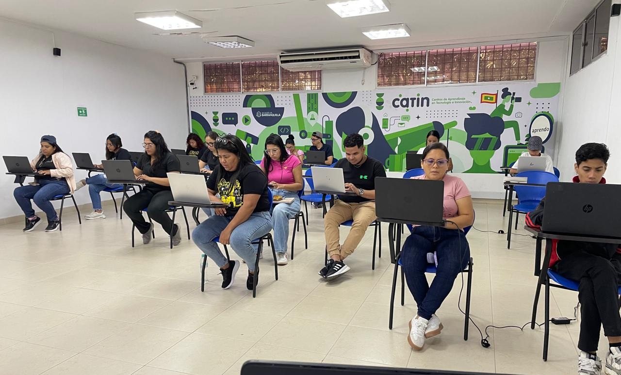 Distrito abre nueva oferta de cursos gratuitos en los Centros de ...